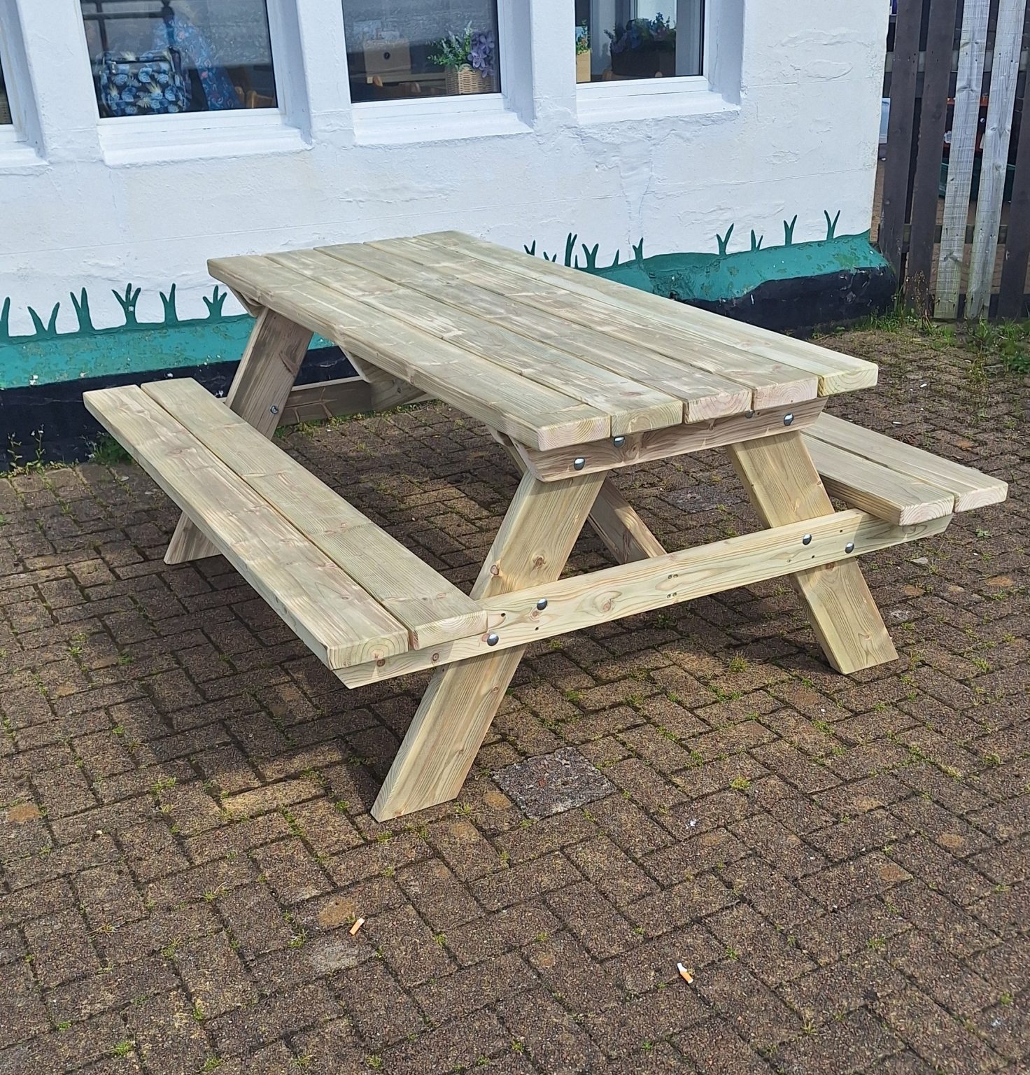 Rock Cafe Picnic Table No. 2 – Dunoon Community Shed
